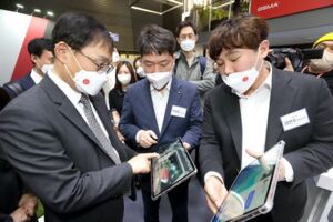 [MWC '22] 3D 디지털 트윈 제작 서비스 시연 중인 KT 구현모